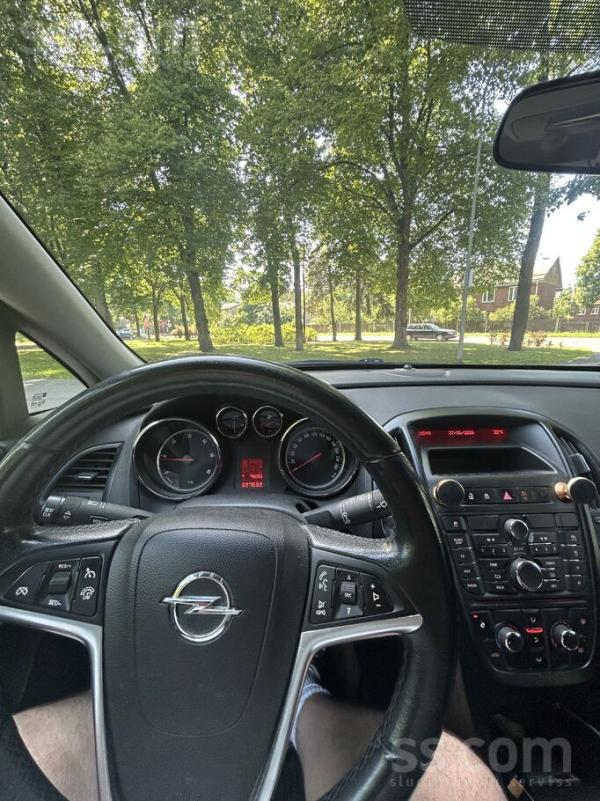 Balts Opel Astra 2014 Rīga, ar dzinēja tilpumu 1.70 L un nobraukumu 328 tūkst. km par 1350 €, foto 6 vietnē AUTOMOTO.COM.LV