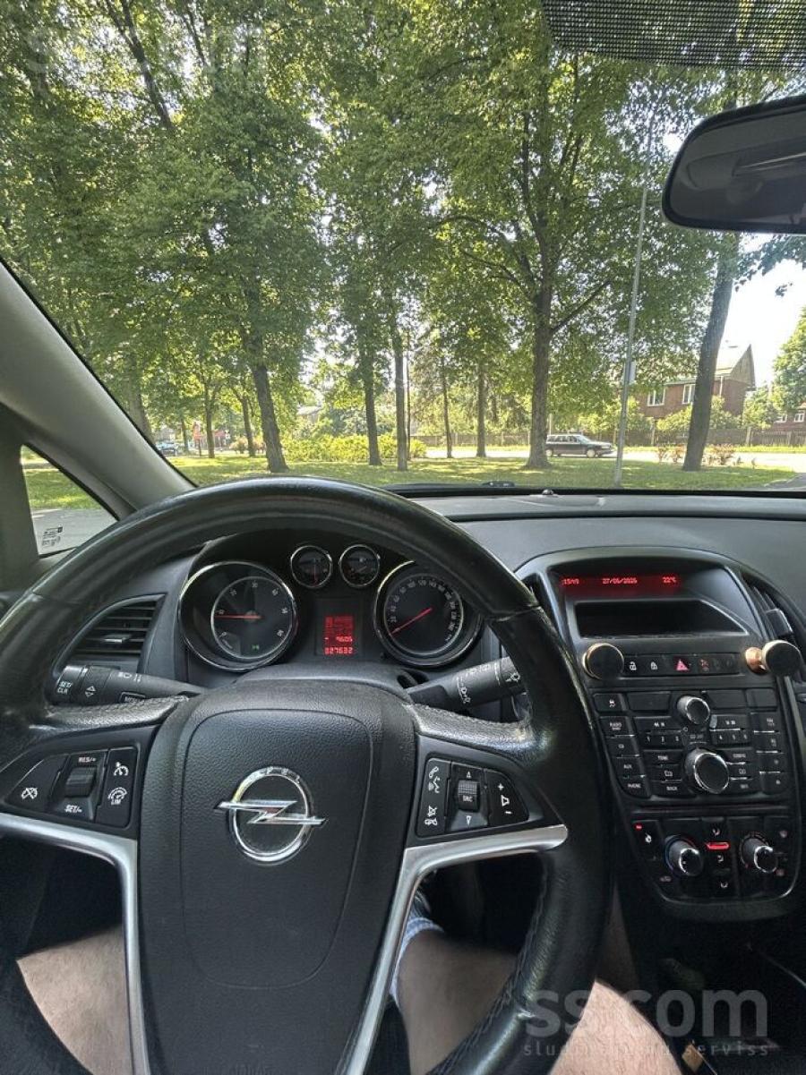 Balts Opel Astra 2014 Rīga, ar dzinēja tilpumu 1.70 L un nobraukumu 328 tūkst. km par 1350 €, foto 7 vietnē AUTOMOTO.COM.LV