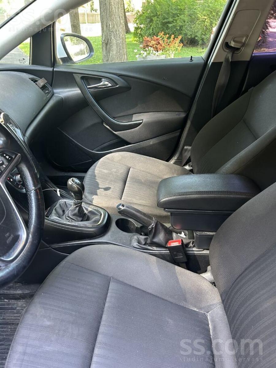 Balts Opel Astra 2014 Rīga, ar dzinēja tilpumu 1.70 L un nobraukumu 328 tūkst. km par 1350 €, foto 8 vietnē AUTOMOTO.COM.LV