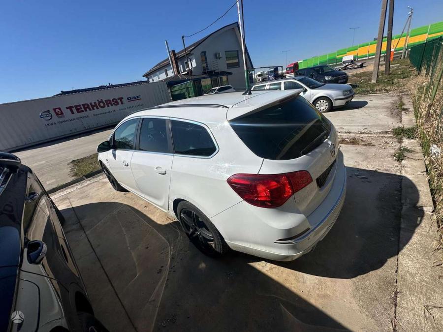 Balts Opel Astra 2014 Marijampole, ar dzinēja tilpumu 1.96 L un nobraukumu 273 tūkst. km par 3200 €, foto 3 vietnē AUTOMOTO.COM.LV