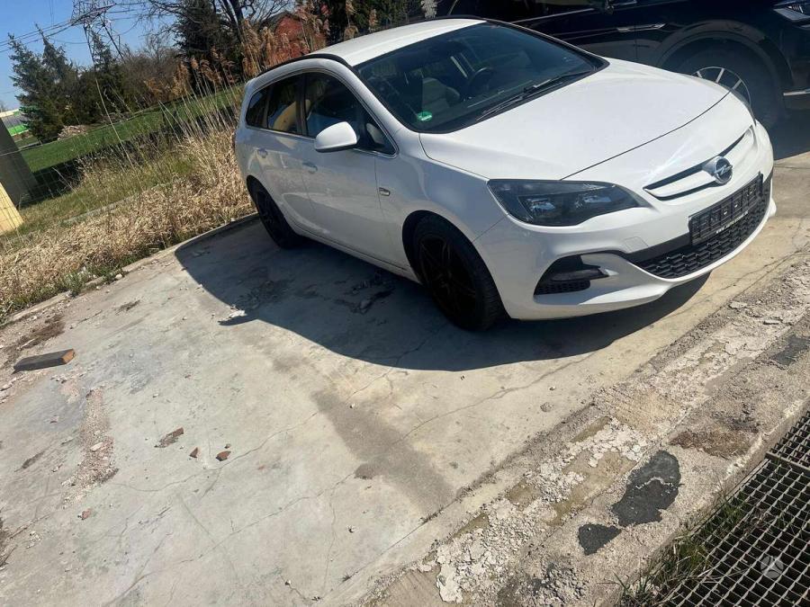 Balts Opel Astra 2014 Marijampole, ar dzinēja tilpumu 1.96 L un nobraukumu 273 tūkst. km par 3200 €, foto 5 vietnē AUTOMOTO.COM.LV
