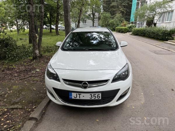 White Opel Astra 2014 in Riga, with an engine capacity of 1.70 L and mileage of 262 thousand km for 2450 €, photo 1 on AUTOMOTO.COM.LV