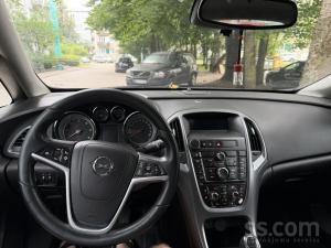 White Opel Astra 2014 in Riga, with an engine capacity of 1.70 L and mileage of 262 thousand km for 2450 €, photo 6 on AUTOMOTO.COM.LV