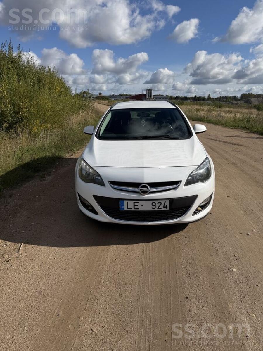 Balts Opel Astra 2014 Dobele, ar dzinēja tilpumu 1.70 L un nobraukumu 228 tūkst. km par 2700 €, foto 3 vietnē AUTOMOTO.COM.LV