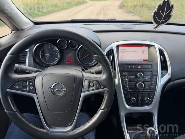 White Opel Astra 2014 in Dobele, with an engine capacity of 1.70 L and mileage of 228 thousand km for 2700 €, photo 6 on AUTOMOTO.COM.LV
