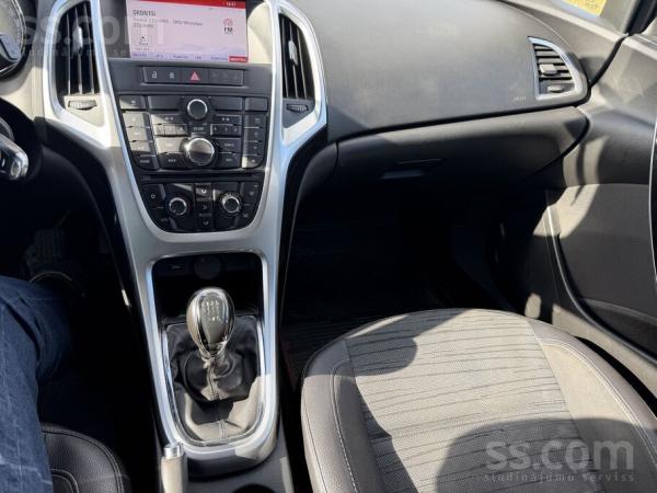 White Opel Astra 2014 in Dobele, with an engine capacity of 1.70 L and mileage of 228 thousand km for 2700 €, photo 7 on AUTOMOTO.COM.LV