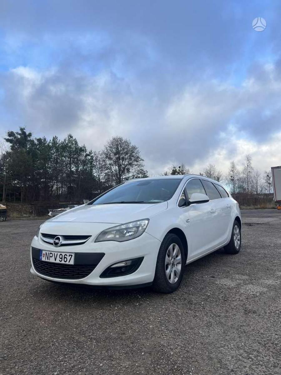 White Opel Astra 2015 in Alytus, with an engine capacity of 1.60 L and mileage of 252 thousand km for 3750 €, photo 1 on AUTOMOTO.COM.LV