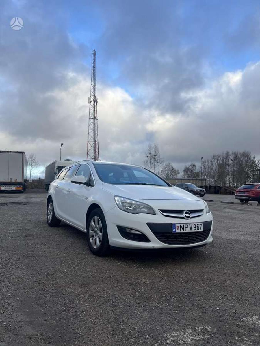 White Opel Astra 2015 in Alytus, with an engine capacity of 1.60 L and mileage of 252 thousand km for 3750 €, photo 2 on AUTOMOTO.COM.LV