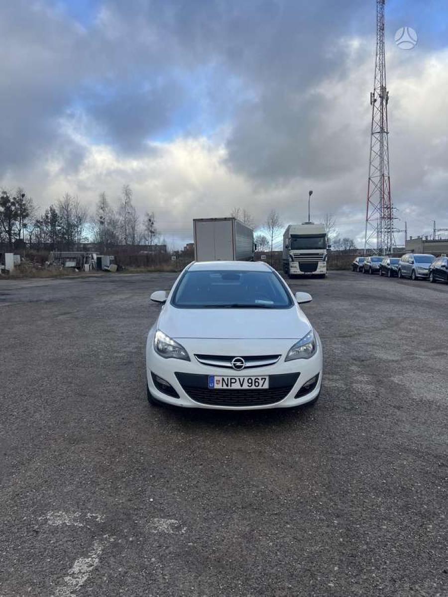 White Opel Astra 2015 in Alytus, with an engine capacity of 1.60 L and mileage of 252 thousand km for 3750 €, photo 3 on AUTOMOTO.COM.LV