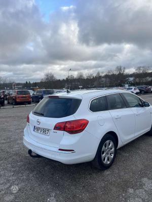 White Opel Astra 2015 in Alytus, with an engine capacity of 1.60 L and mileage of 252 thousand km for 3750 €, photo 5 on AUTOMOTO.COM.LV