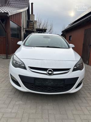 White Opel Astra 2015 in Raseiniai, with an engine capacity of 1.60 L and mileage of 305 thousand km for 1550 €, photo  on AUTOMOTO.COM.LV