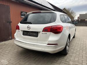 White Opel Astra 2015 in Raseiniai, with an engine capacity of 1.60 L and mileage of 305 thousand km for 1550 €, photo 8 on AUTOMOTO.COM.LV