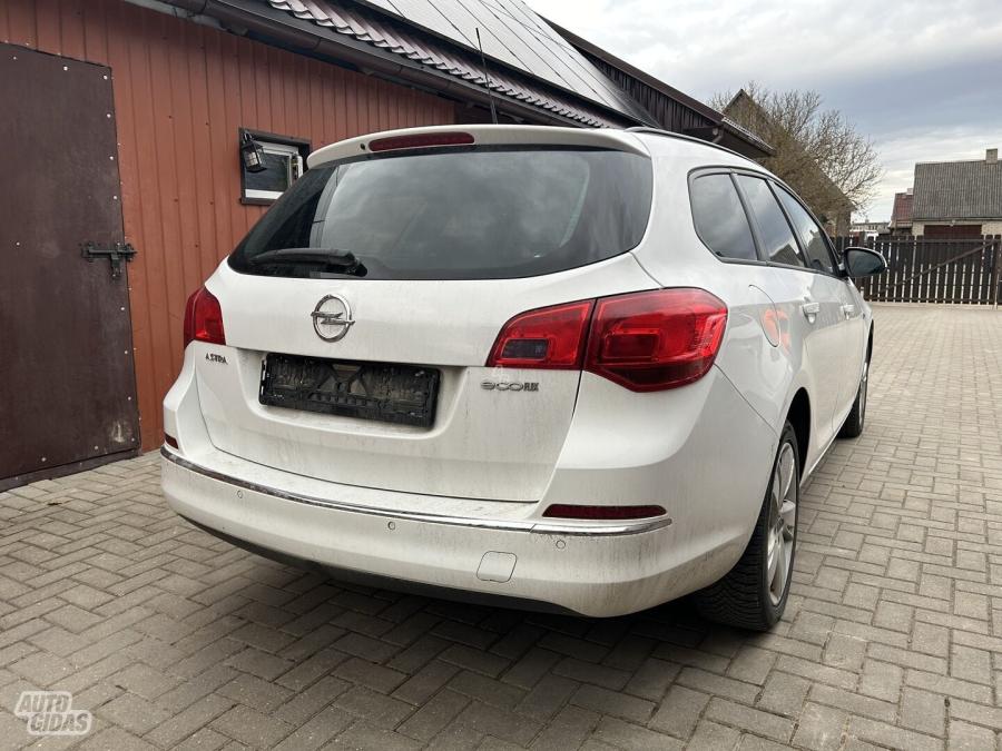 White Opel Astra 2015 in Raseiniai, with an engine capacity of 1.60 L and mileage of 305 thousand km for 1550 €, photo 8 on AUTOMOTO.COM.LV