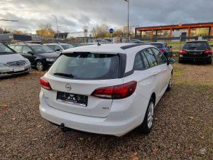 White Opel Astra 2016 in Kaunas, with an engine capacity of 1.60 L and mileage of 240 thousand km for 5950 €, photo 2 on AUTOMOTO.COM.LV
