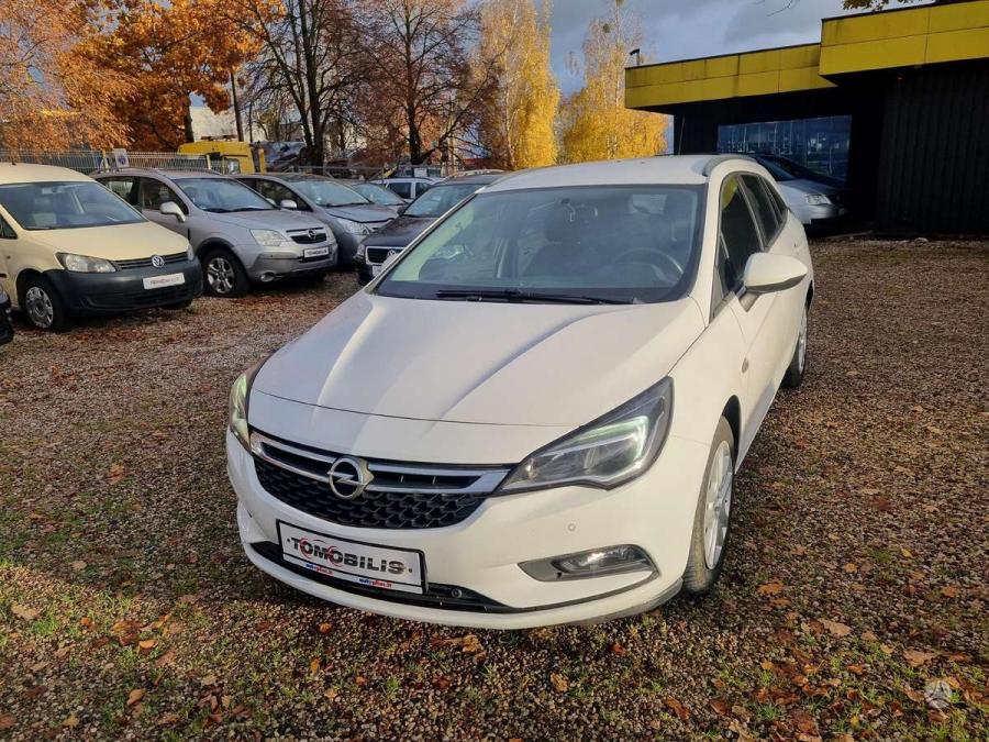 White Opel Astra 2016 in Kaunas, with an engine capacity of 1.60 L and mileage of 240 thousand km for 5950 €, photo 4 on AUTOMOTO.COM.LV