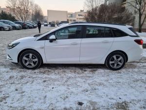 White Opel Astra 2016 in Kaunas, with an engine capacity of 1.00 L and mileage of 207 thousand km for 5850 €, photo 2 on AUTOMOTO.COM.LV