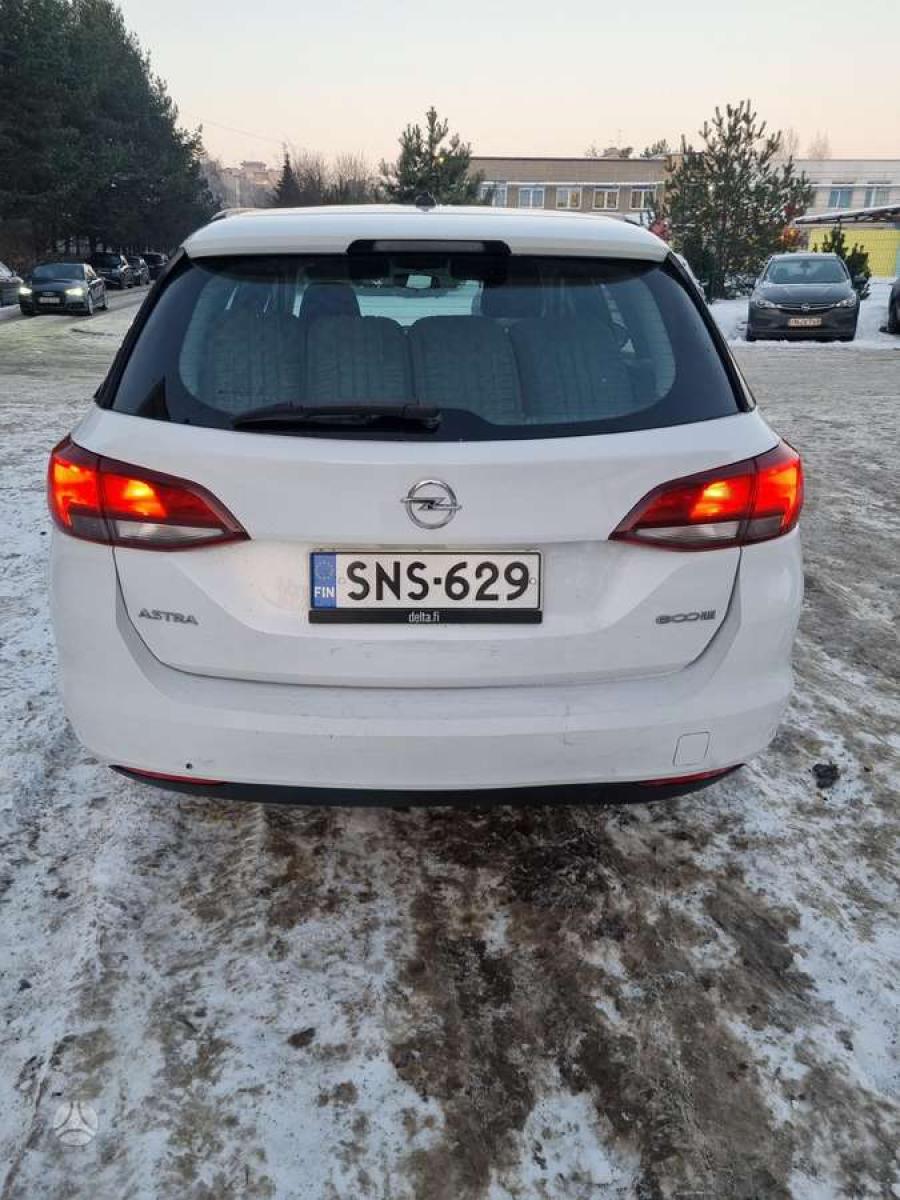 White Opel Astra 2016 in Kaunas, with an engine capacity of 1.00 L and mileage of 207 thousand km for 5850 €, photo 4 on AUTOMOTO.COM.LV