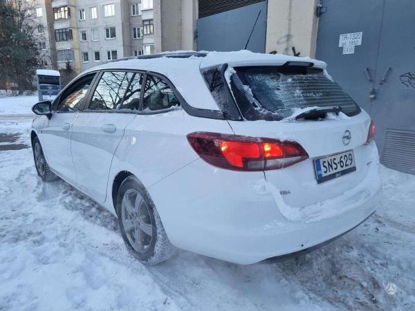 White Opel Astra 2016 in Kaunas, with an engine capacity of 1.00 L and mileage of 207 thousand km for 5500 €, photo 4 on AUTOMOTO.COM.LV