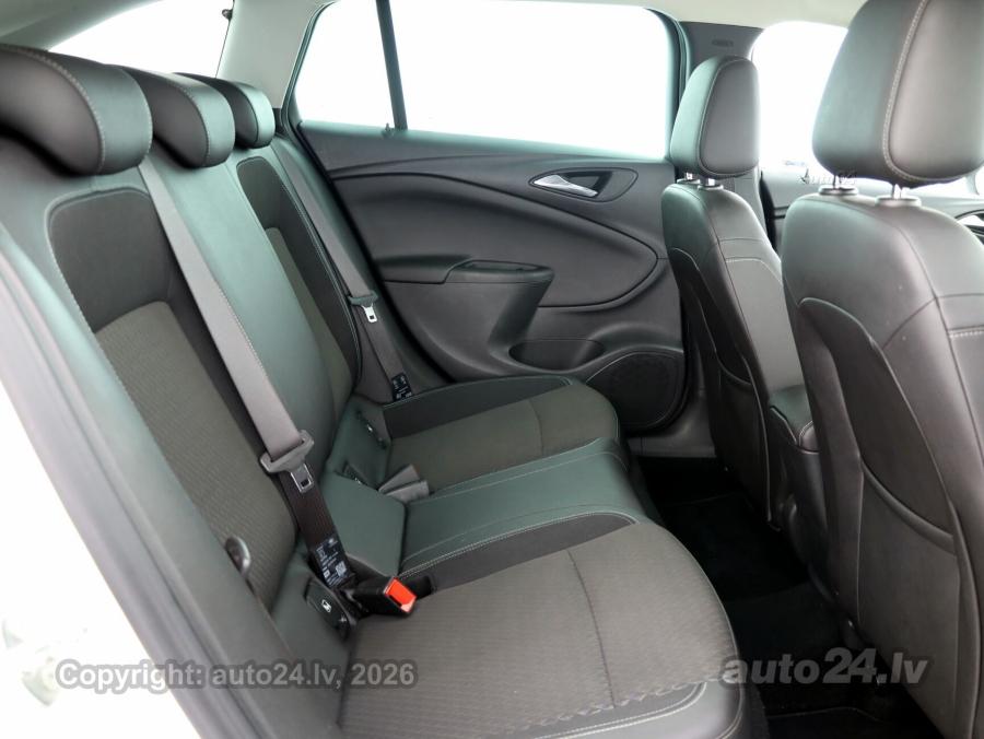 White Opel Astra 2016 in Tallinn, with an engine capacity of 1.60 L and mileage of 274 thousand km for 4999 €, photo 8 on AUTOMOTO.COM.LV
