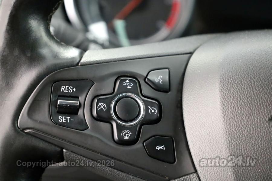 White Opel Astra 2016 in Tallinn, with an engine capacity of 1.60 L and mileage of 274 thousand km for 4999 €, photo 11 on AUTOMOTO.COM.LV