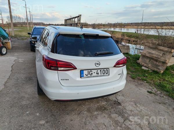 White Opel Astra 2016 in Riga, with an engine capacity of 1.60 L and mileage of 205 thousand km for 5200 €, photo 3 on AUTOMOTO.COM.LV