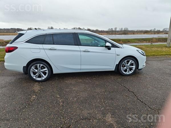 White Opel Astra 2016 in Riga, with an engine capacity of 1.60 L and mileage of 205 thousand km for 5900 €, photo 4 on AUTOMOTO.COM.LV