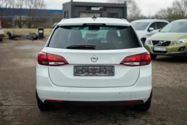 White Opel Astra 2016 in Liepaja, with an engine capacity of 1.60 L and mileage of 176 thousand km for 9350 €, photo 3 on AUTOMOTO.COM.LV