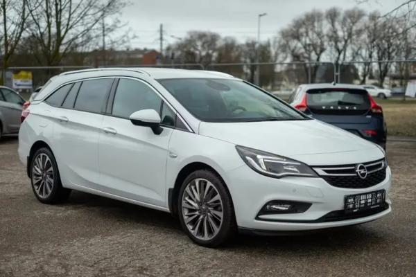 White Opel Astra 2016 in Liepaja, with an engine capacity of 1.60 L and mileage of 176 thousand km for 9350 €, photo 5 on AUTOMOTO.COM.LV