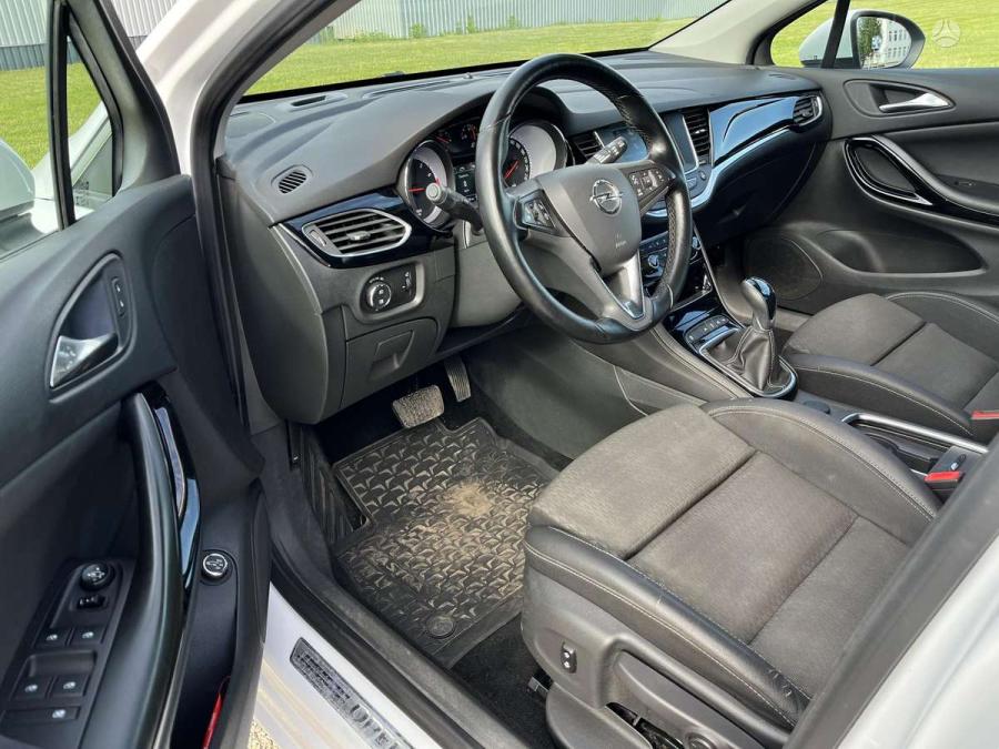 White Opel Astra 2016 in Taurage, with an engine capacity of 1.00 L and mileage of 188 thousand km for 4900 €, photo 8 on AUTOMOTO.COM.LV