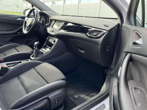 White Opel Astra 2016 in Taurage, with an engine capacity of 1.00 L and mileage of 188 thousand km for 4900 €, photo 10 on AUTOMOTO.COM.LV
