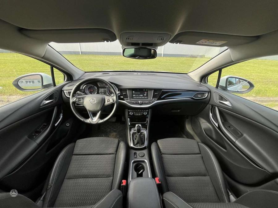 White Opel Astra 2016 in Taurage, with an engine capacity of 1.00 L and mileage of 188 thousand km for 4900 €, photo 12 on AUTOMOTO.COM.LV
