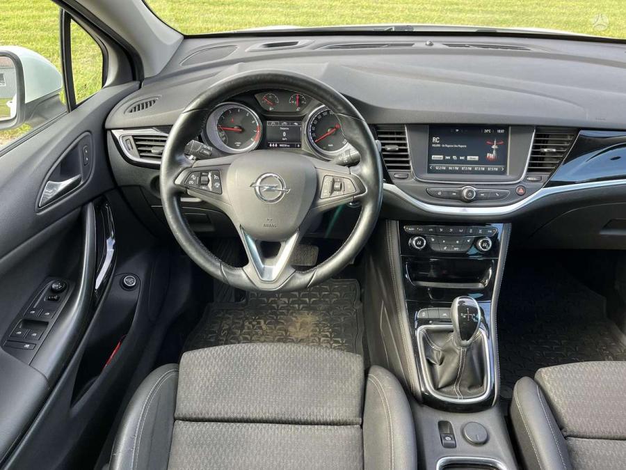 White Opel Astra 2016 in Taurage, with an engine capacity of 1.00 L and mileage of 188 thousand km for 4900 €, photo 13 on AUTOMOTO.COM.LV