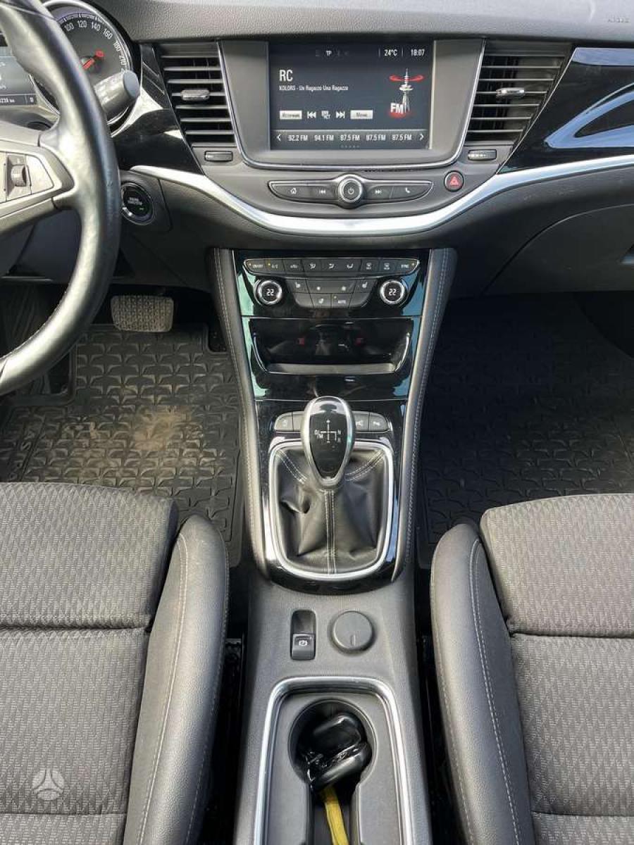 White Opel Astra 2016 in Taurage, with an engine capacity of 1.00 L and mileage of 188 thousand km for 4900 €, photo 14 on AUTOMOTO.COM.LV