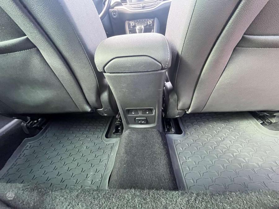 White Opel Astra 2016 in Taurage, with an engine capacity of 1.00 L and mileage of 188 thousand km for 4900 €, photo 17 on AUTOMOTO.COM.LV