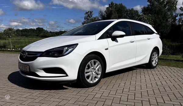 White Opel Astra 2016 in Utena, with an engine capacity of 1.00 L and mileage of 216 thousand km for 4950 €, photo 4 on AUTOMOTO.COM.LV