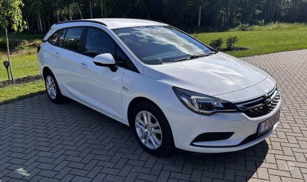 White Opel Astra 2016 in Utena, with an engine capacity of 1.00 L and mileage of 216 thousand km for 4950 €, photo 6 on AUTOMOTO.COM.LV