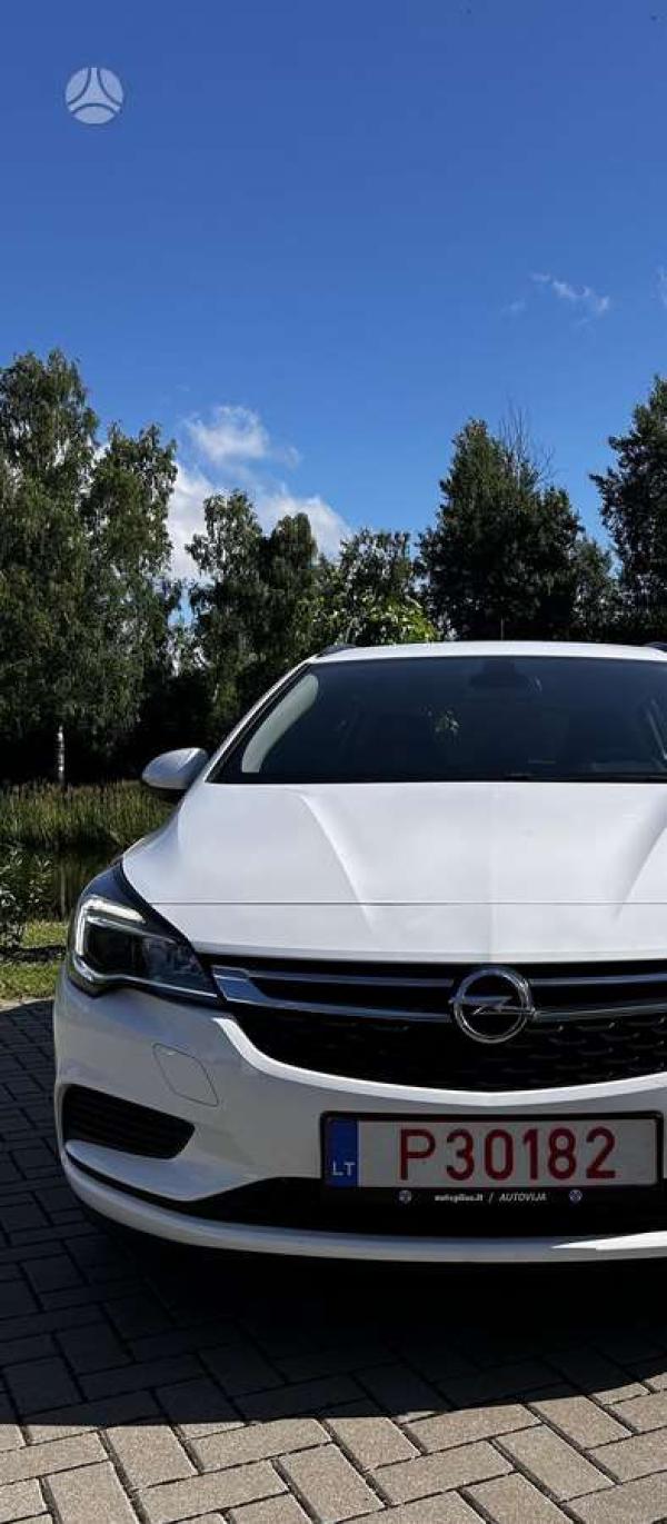 White Opel Astra 2016 in Utena, with an engine capacity of 1.00 L and mileage of 216 thousand km for 4950 €, photo 7 on AUTOMOTO.COM.LV