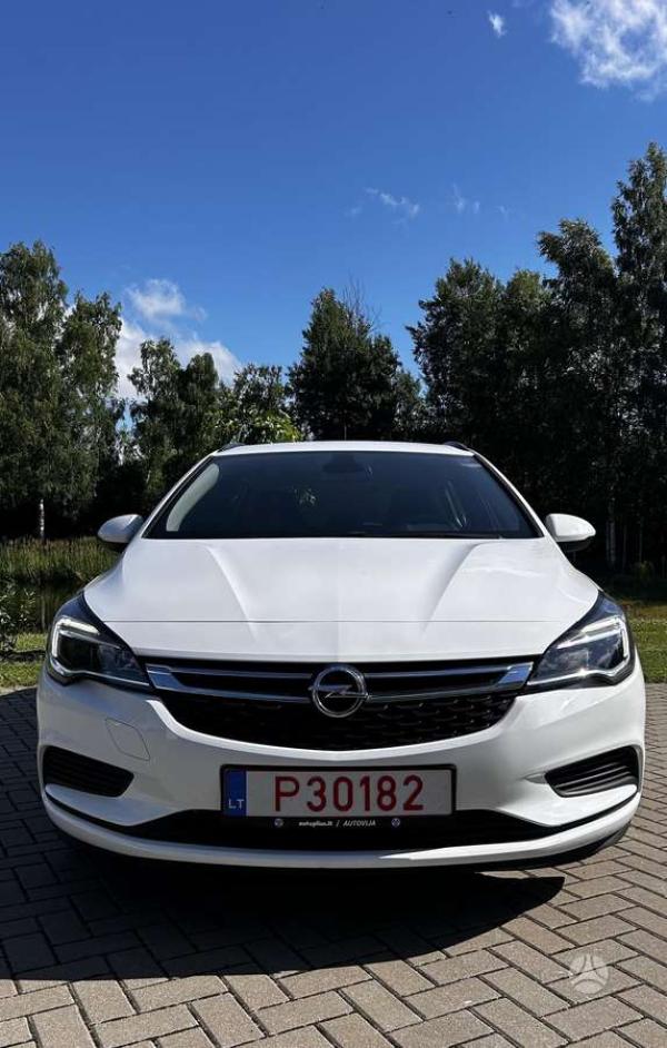 White Opel Astra 2016 in Utena, with an engine capacity of 1.00 L and mileage of 216 thousand km for 4950 €, photo 9 on AUTOMOTO.COM.LV