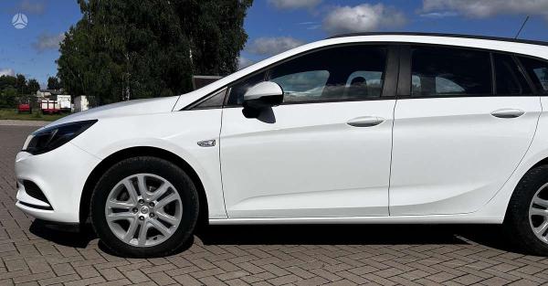 White Opel Astra 2016 in Utena, with an engine capacity of 1.00 L and mileage of 216 thousand km for 4950 €, photo 10 on AUTOMOTO.COM.LV