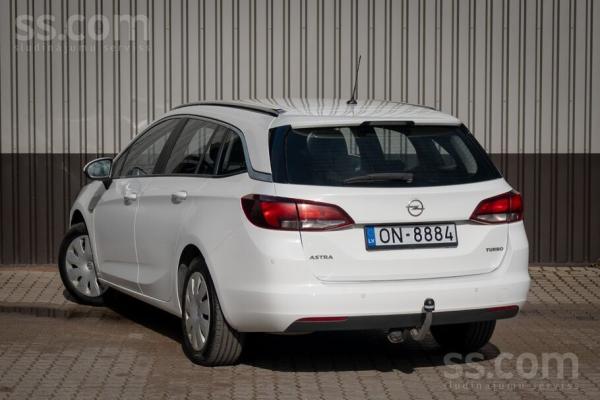 White Opel Astra 2016 in Talsi, with an engine capacity of 1.40 L and mileage of 251 thousand km for 7690 €, photo 4 on AUTOMOTO.COM.LV