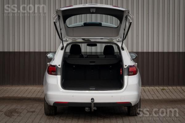 White Opel Astra 2016 in Talsi, with an engine capacity of 1.40 L and mileage of 251 thousand km for 7690 €, photo 6 on AUTOMOTO.COM.LV
