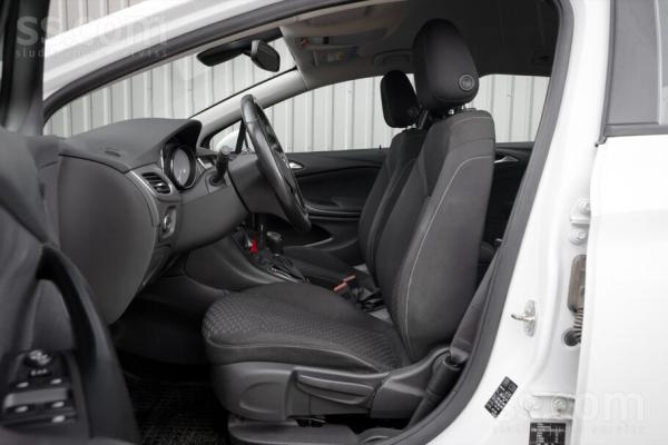 White Opel Astra 2016 in Talsi, with an engine capacity of 1.40 L and mileage of 251 thousand km for 7690 €, photo 9 on AUTOMOTO.COM.LV