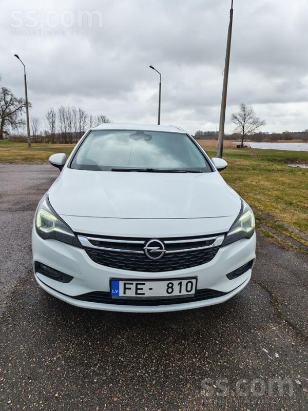 White Opel Astra 2016 in Riga, with an engine capacity of 1.60 L and mileage of 290 thousand km for 4950 €, photo 3 on AUTOMOTO.COM.LV