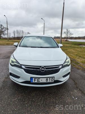 White Opel Astra 2016 in Riga, with an engine capacity of 1.60 L and mileage of 290 thousand km for 4950 €, photo 4 on AUTOMOTO.COM.LV