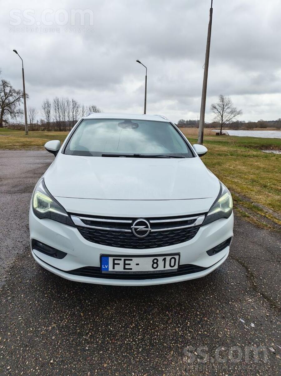White Opel Astra 2016 in Riga, with an engine capacity of 1.60 L and mileage of 290 thousand km for 4950 €, photo 4 on AUTOMOTO.COM.LV