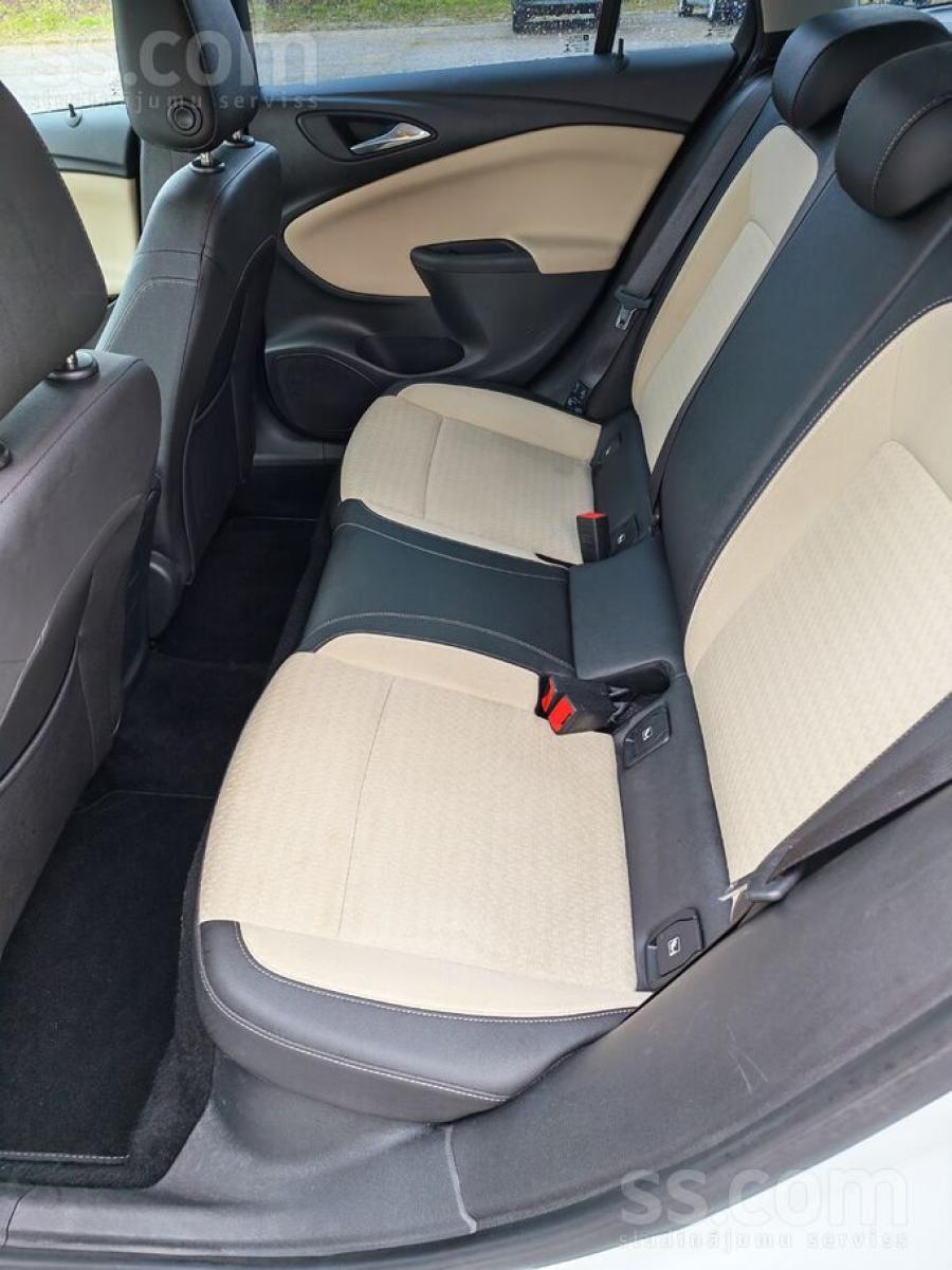 White Opel Astra 2016 in Riga, with an engine capacity of 1.60 L and mileage of 290 thousand km for 4950 €, photo 12 on AUTOMOTO.COM.LV