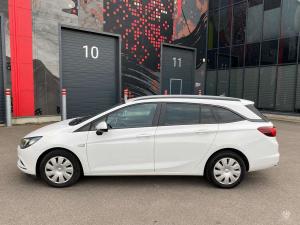 White Opel Astra 2016 in Kaunas, with an engine capacity of 1.60 L and mileage of 220 thousand km for 5499 €, photo 4 on AUTOMOTO.COM.LV