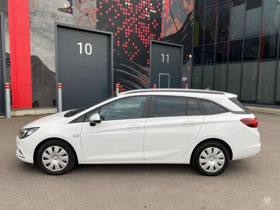 White Opel Astra 2016 in Kaunas, with an engine capacity of 1.60 L and mileage of 220 thousand km for 5499 €, photo 4 on AUTOMOTO.COM.LV