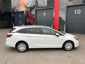 White Opel Astra 2016 in Kaunas, with an engine capacity of 1.60 L and mileage of 220 thousand km for 5499 €, photo 5 on AUTOMOTO.COM.LV