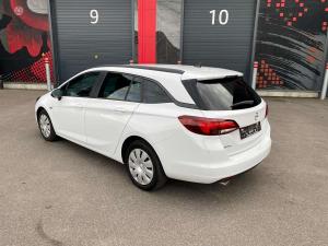 White Opel Astra 2016 in Kaunas, with an engine capacity of 1.60 L and mileage of 220 thousand km for 5499 €, photo 8 on AUTOMOTO.COM.LV